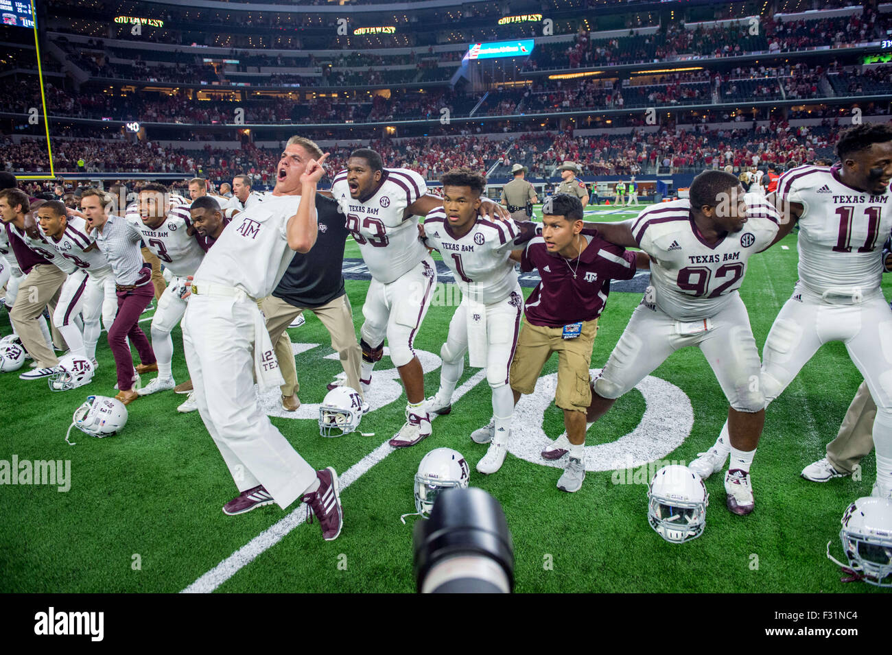 Arlington, Texas, USA. 26th September, 2015. Texas A&M Yell Leader and ...