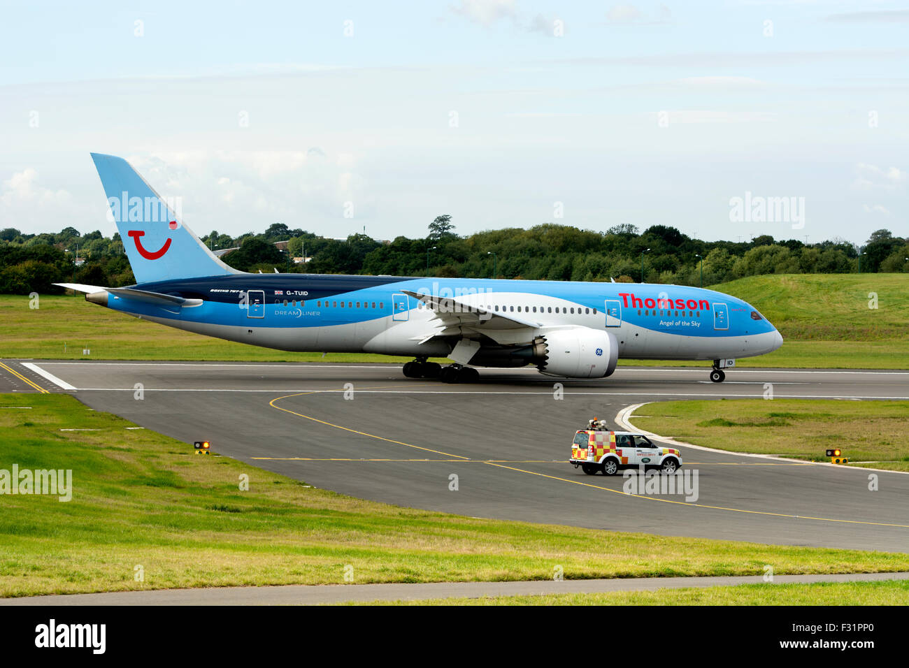 Thomson Boeing 787 Dreamliner (G-TUID) at Birmingham Airport, UK Stock ...