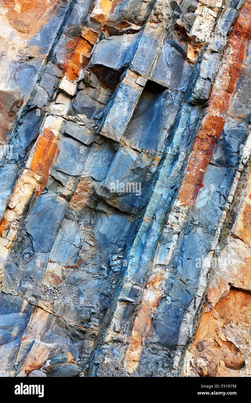Rock layers of gray and brown color Stock Photo - Alamy