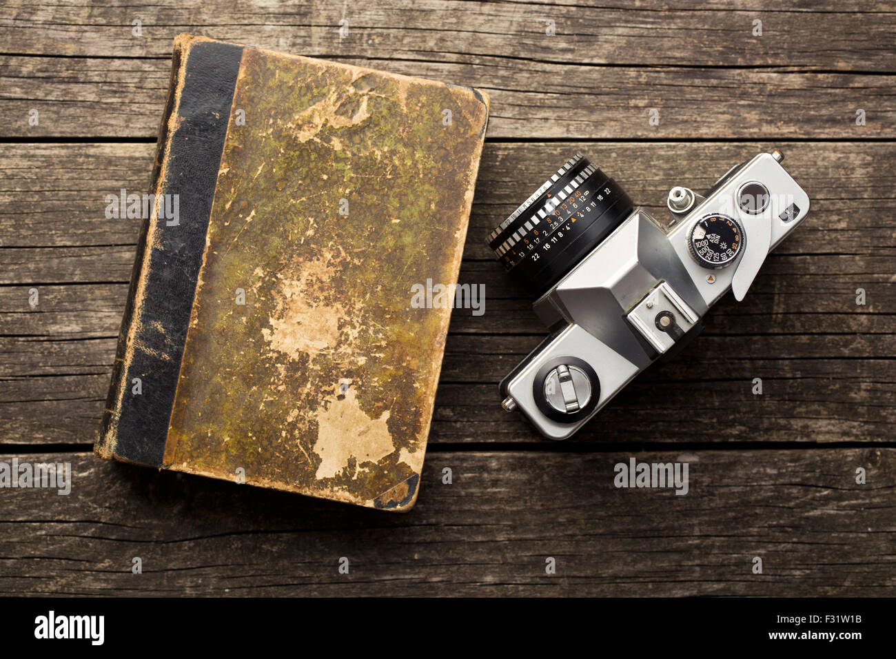 Retro photo camera book hi-res stock photography and images - Alamy