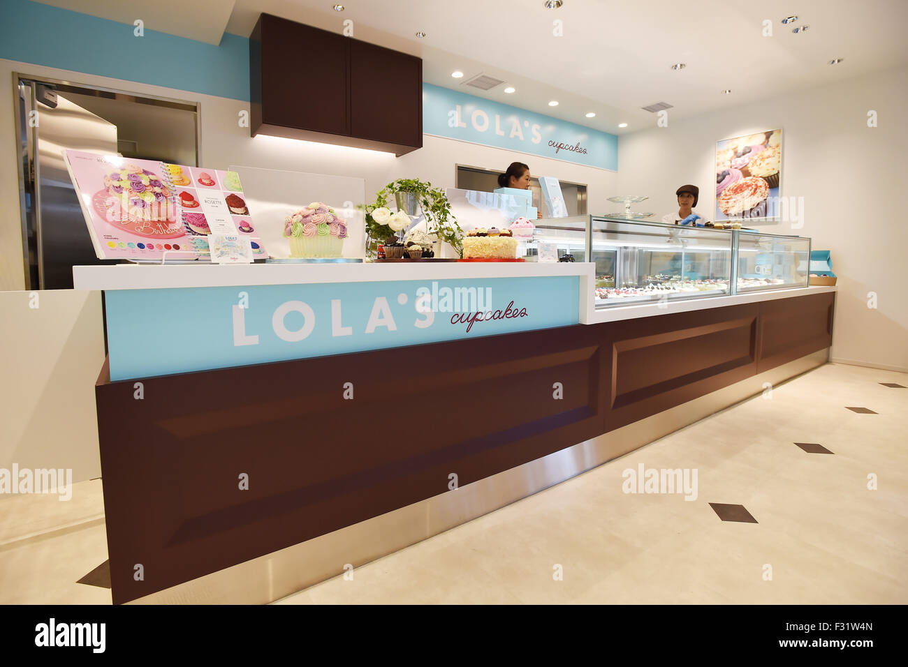 Sep 28, 2015 : LOLA'S Cupcakes pre-opening press event for its first ...