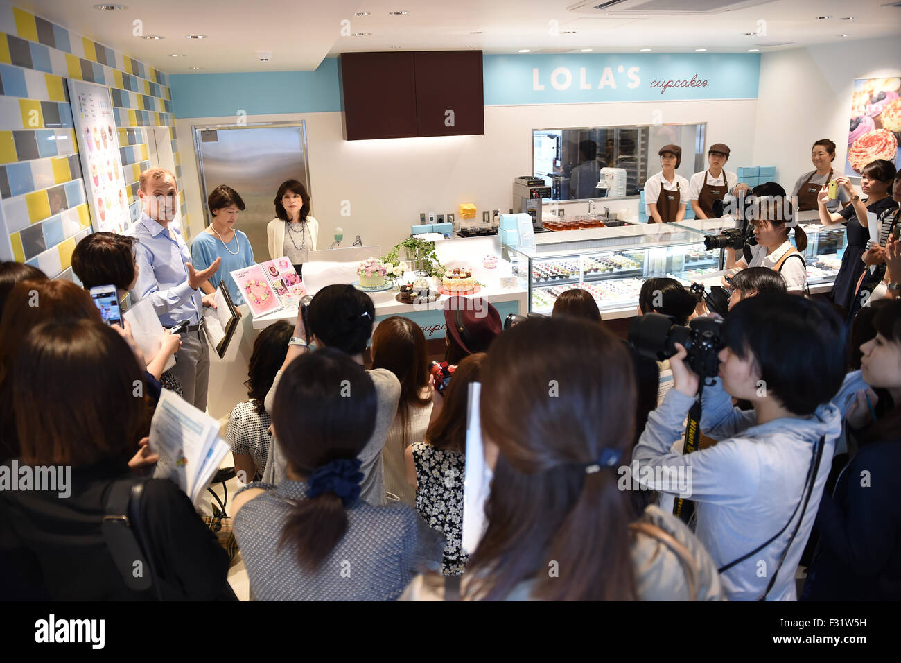Sep 28, 2015 : LOLA'S Cupcakes pre-opening press event for its first ...