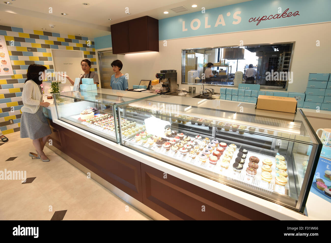 Sep 28, 2015 : LOLA'S Cupcakes pre-opening press event for its first ...