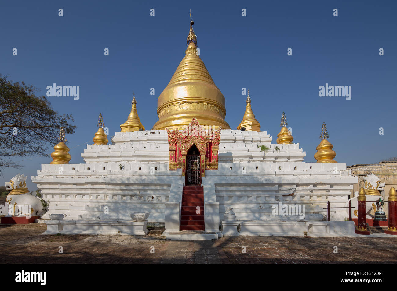 Mya Zigon Pagoda, Bagan Stock Photo - Alamy