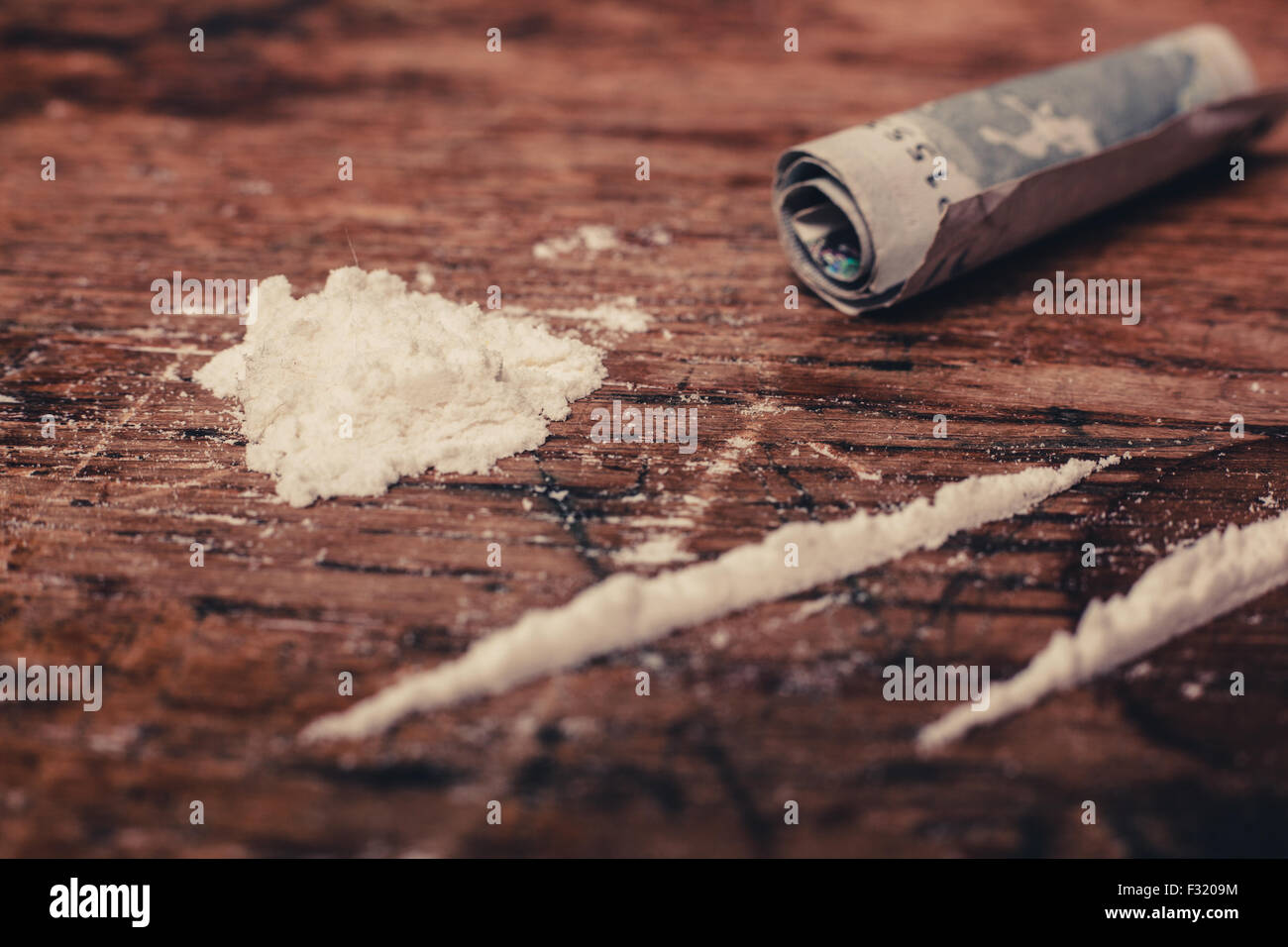 Cocaine and banknote arranged on table Stock Photo - Alamy