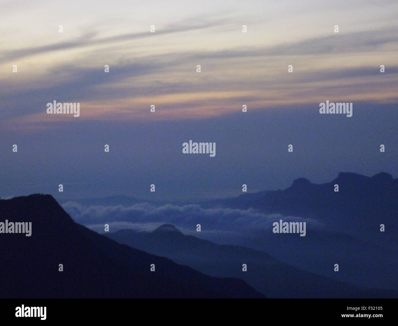 Ratnapura, Sri Lanka. 28th Sep, 2015. Sri Lanka Weather: Beautiful day ...