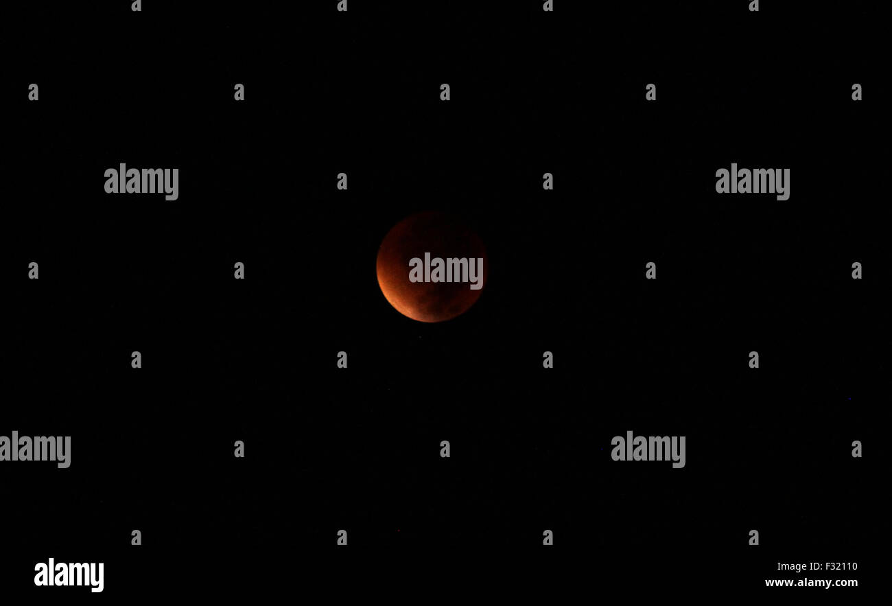 Nablus, West Bank, Palestinian Territory. 28th Sep, 2015. A supermoon ...