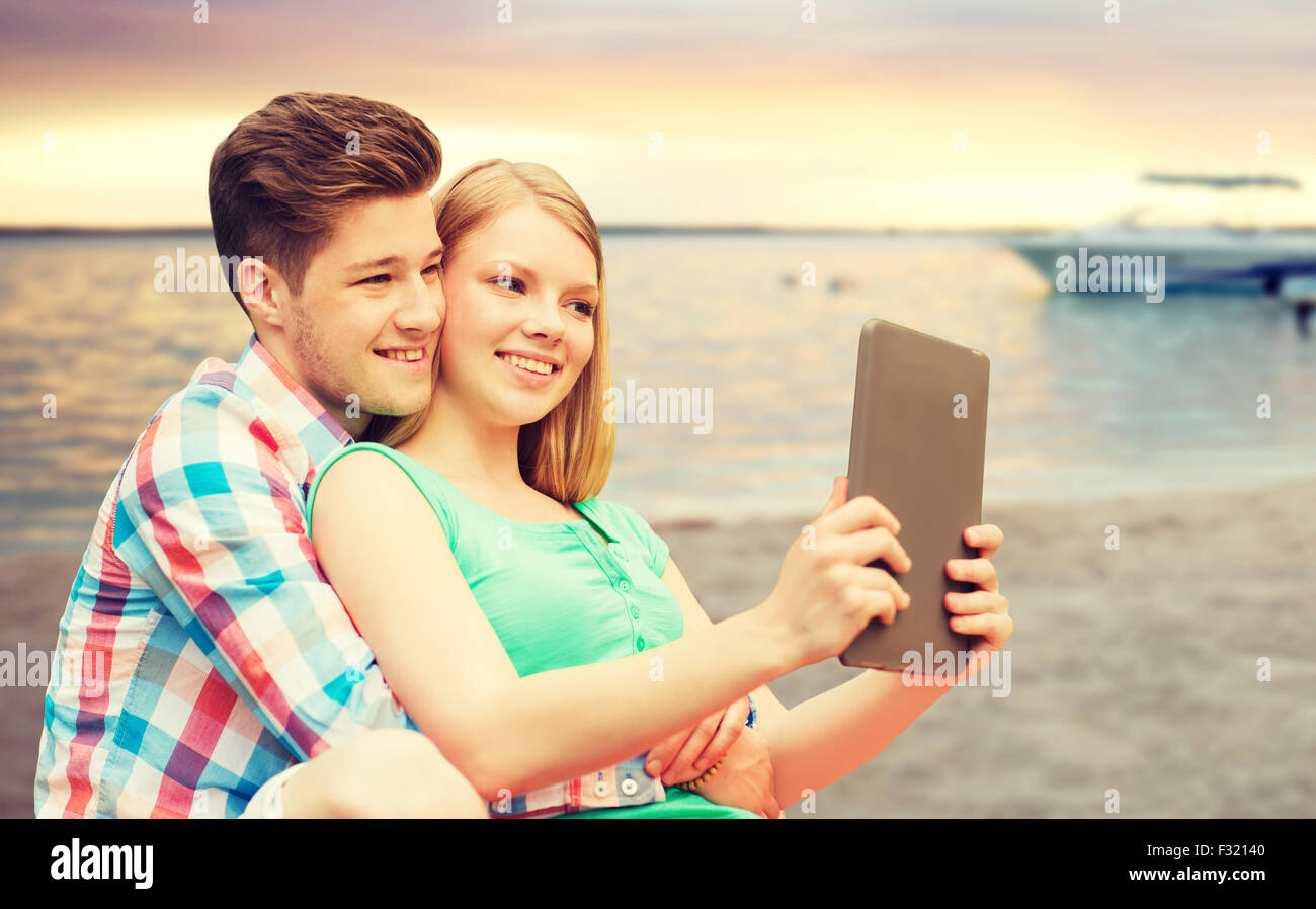 Family beach tablet computer hi-res stock photography and images - Alamy