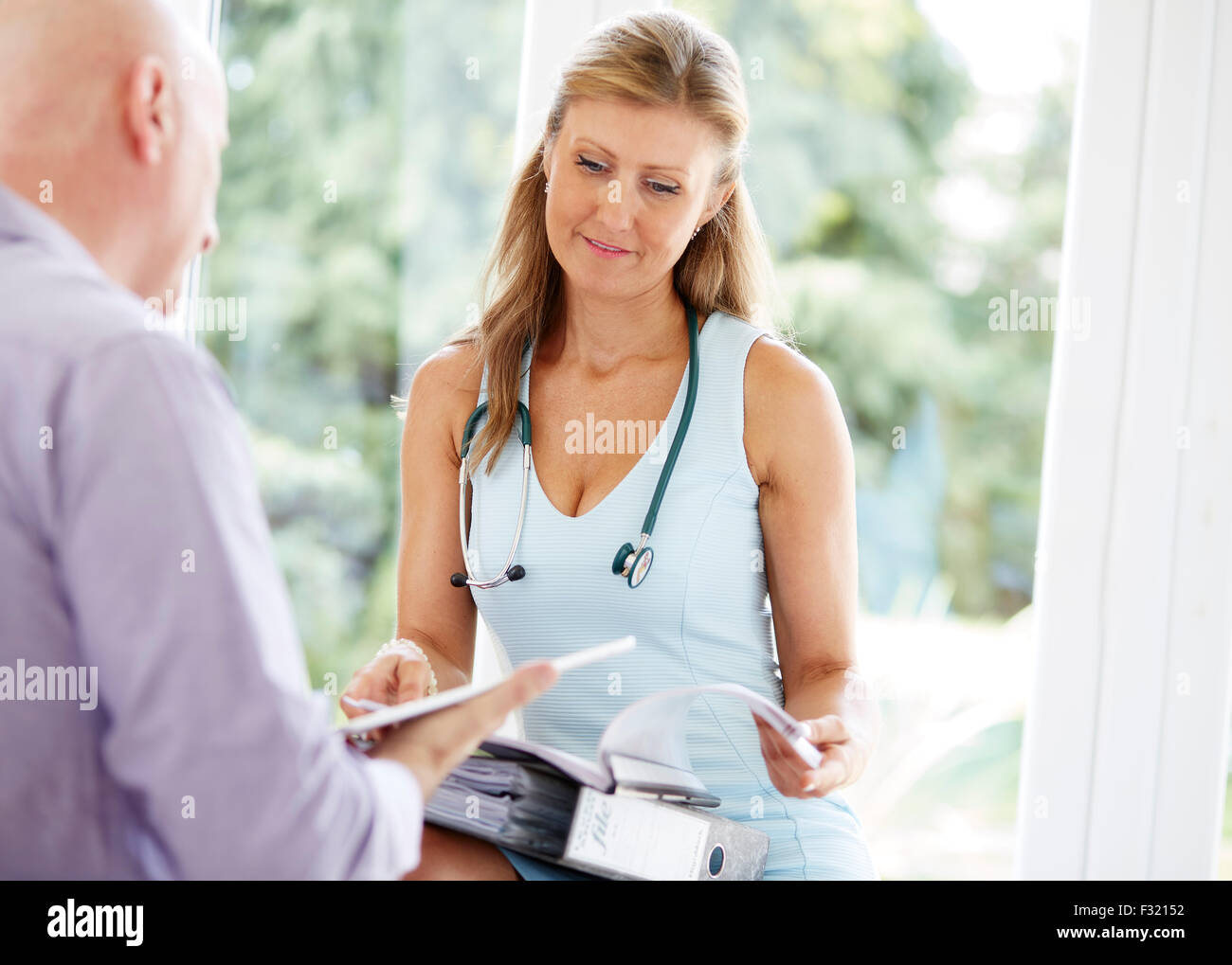 Explaining notes hi-res stock photography and images - Alamy