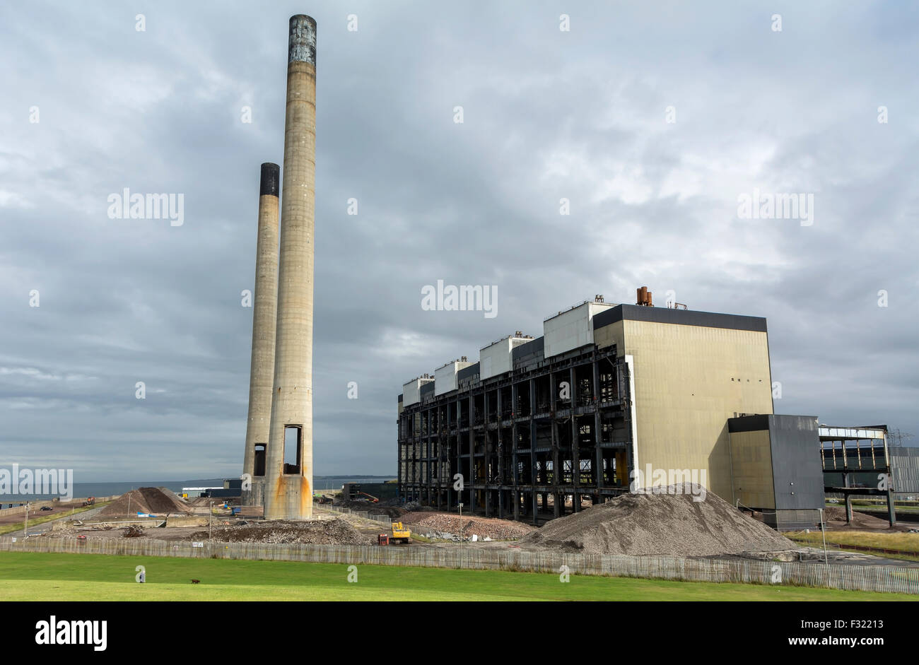 The chimneys, boiler building and turbine hall of Cockenzie Power ...