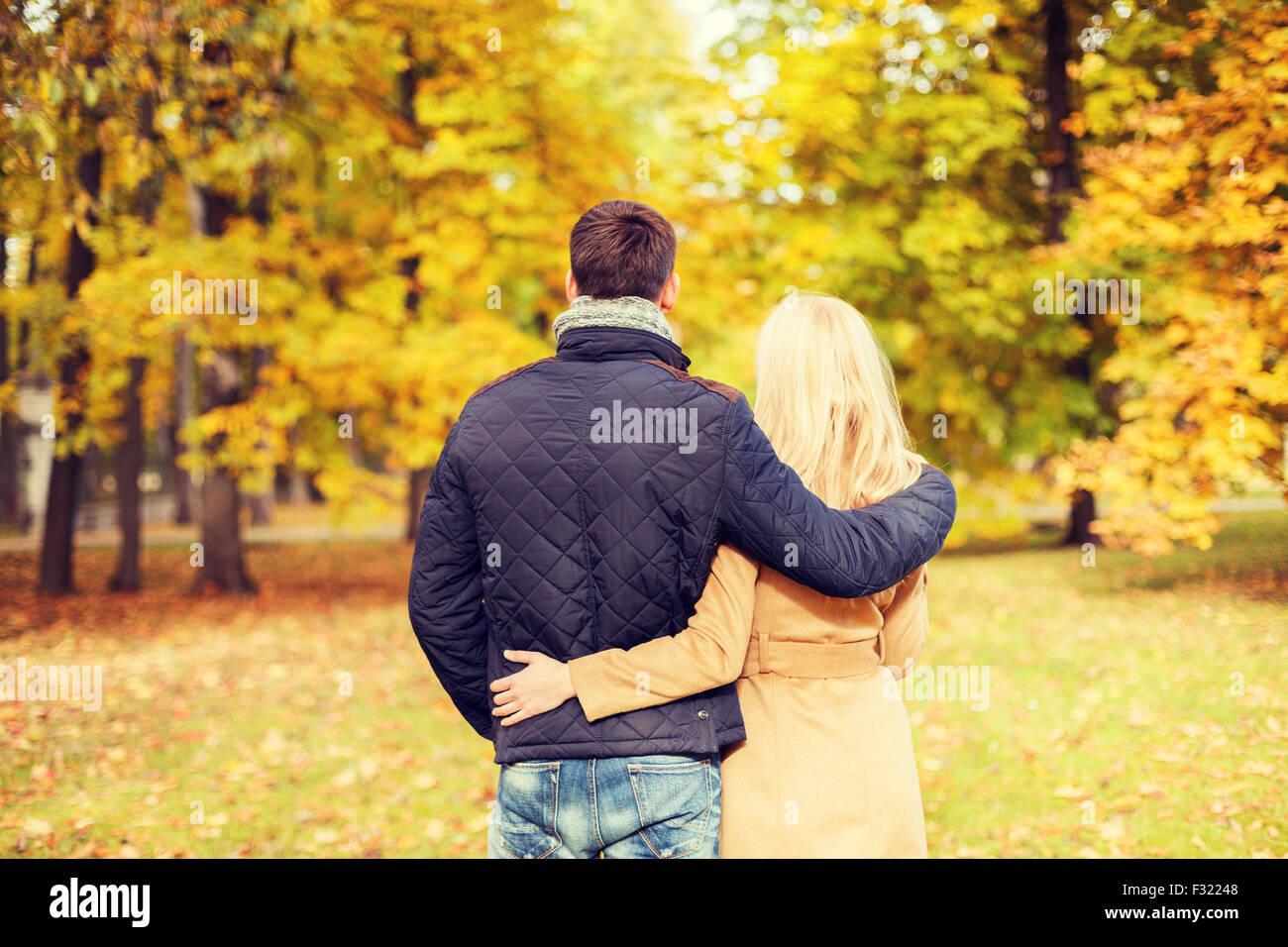 couple hugging in autumn park from back Stock Photo - Alamy