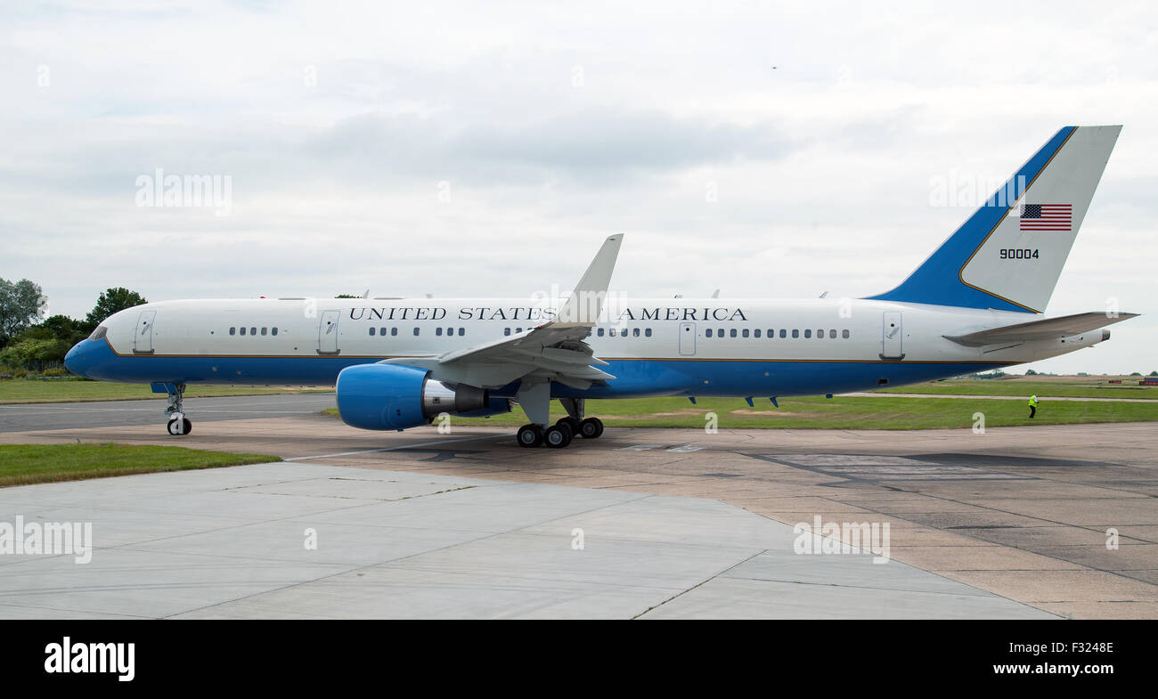 US Air Force C-32 aircraft begins to taxi to the runway at Stansted ...