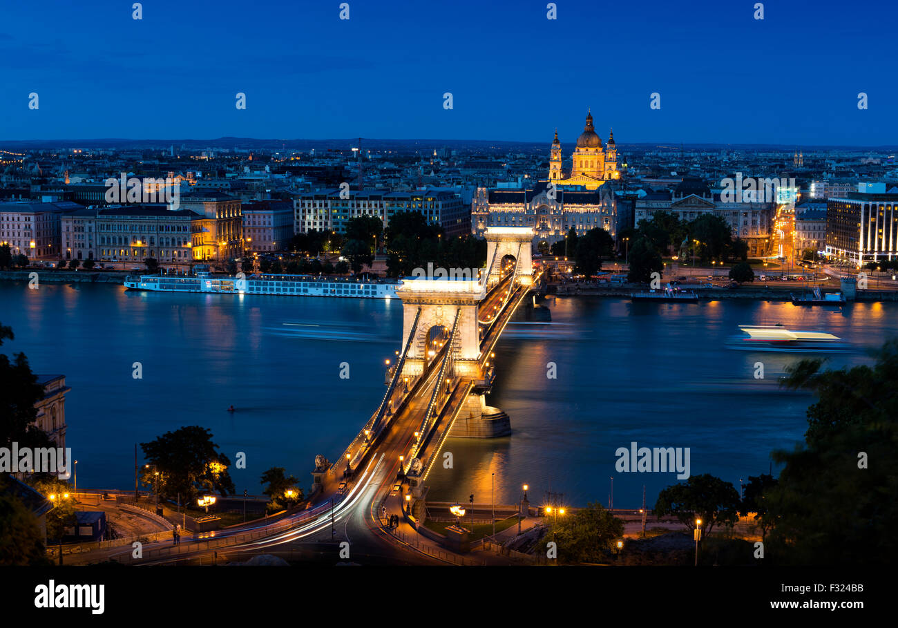 Danube river from the chain bridge hi-res stock photography and images ...