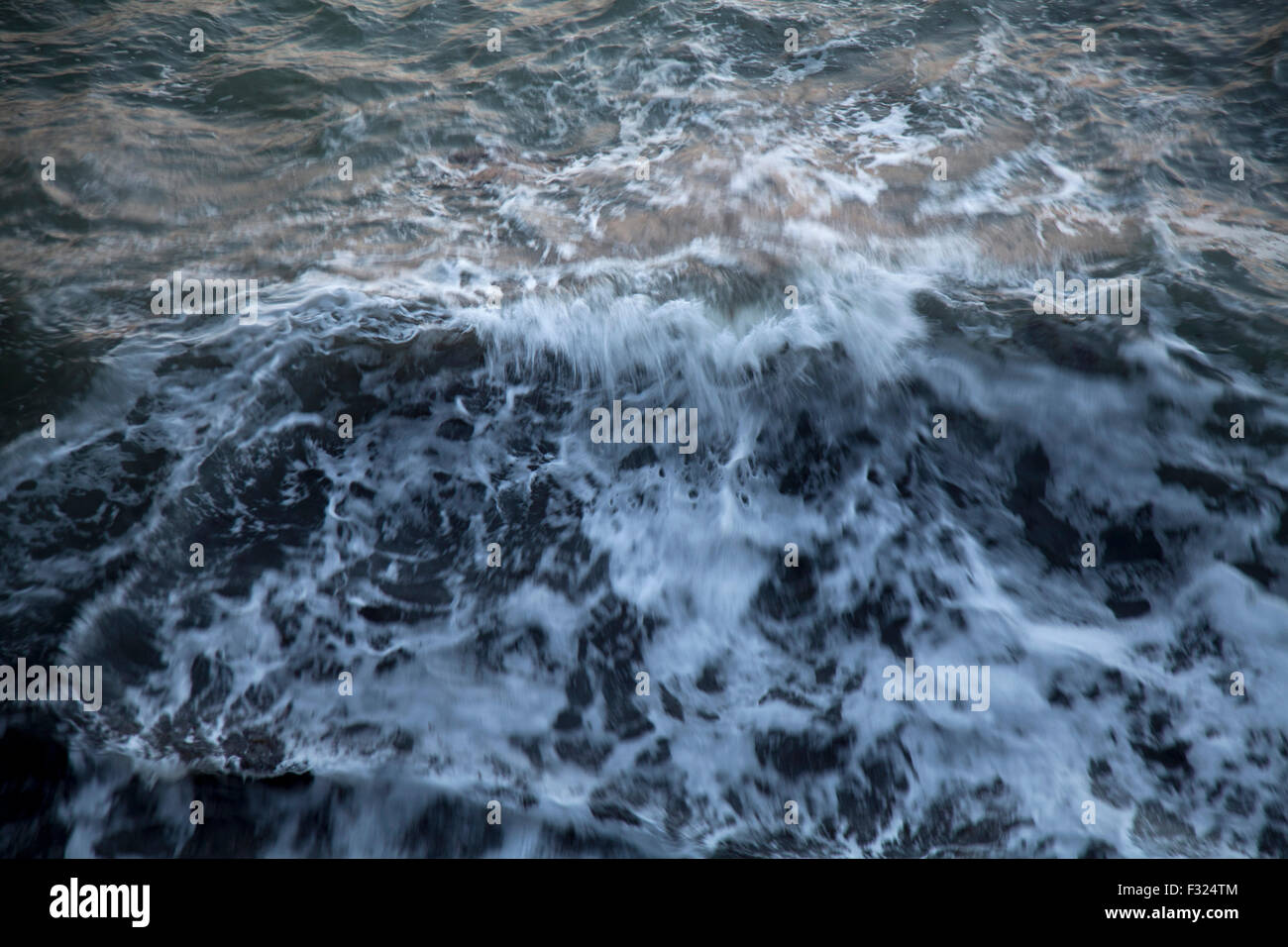 Wave crest hi-res stock photography and images - Alamy