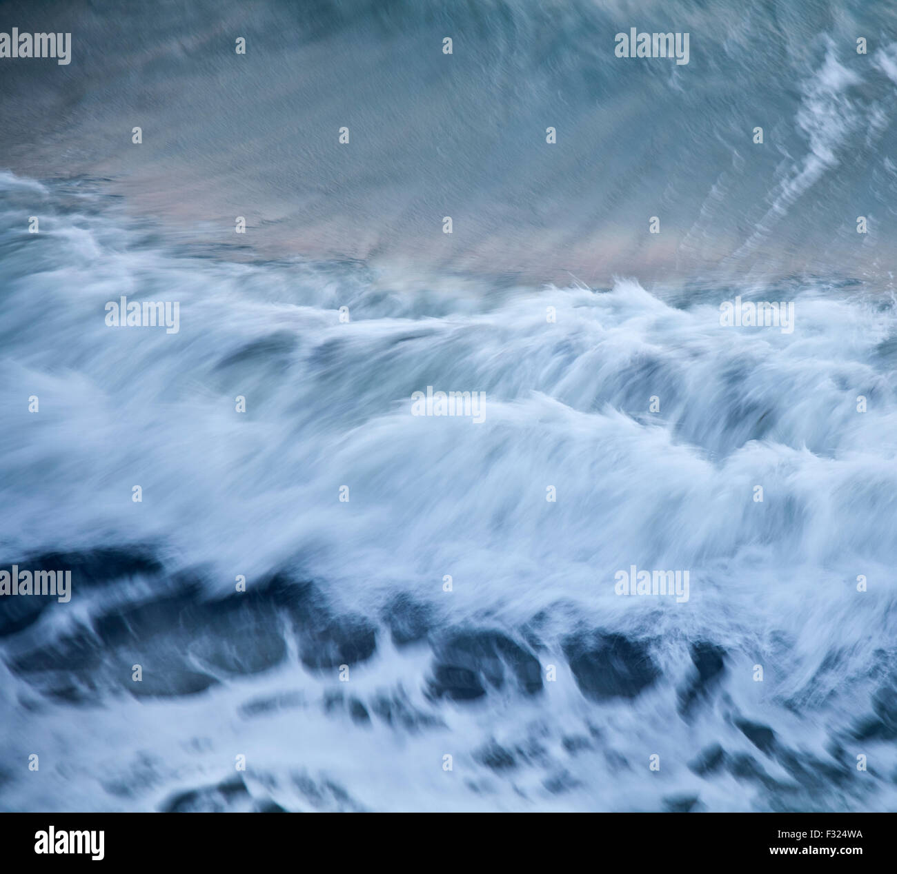 Swelling waves hi-res stock photography and images - Alamy