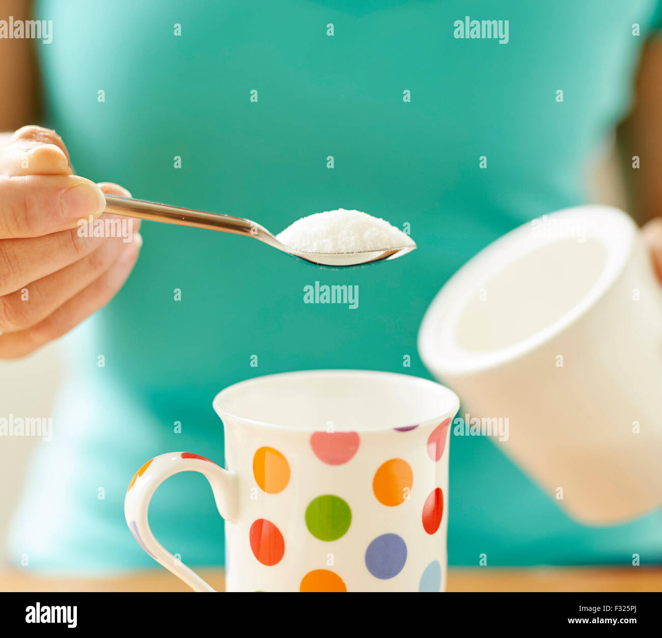 Woman pour sugar hi-res stock photography and images - Alamy
