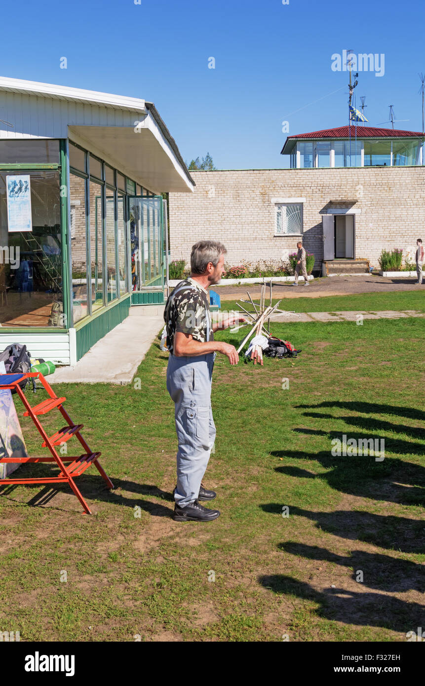 Parachutists - 2014. Training of beginning parachutists Stock Photo - Alamy
