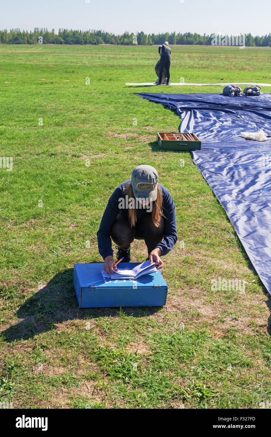 Parachutists - 2014. Packing of parachutes Stock Photo - Alamy