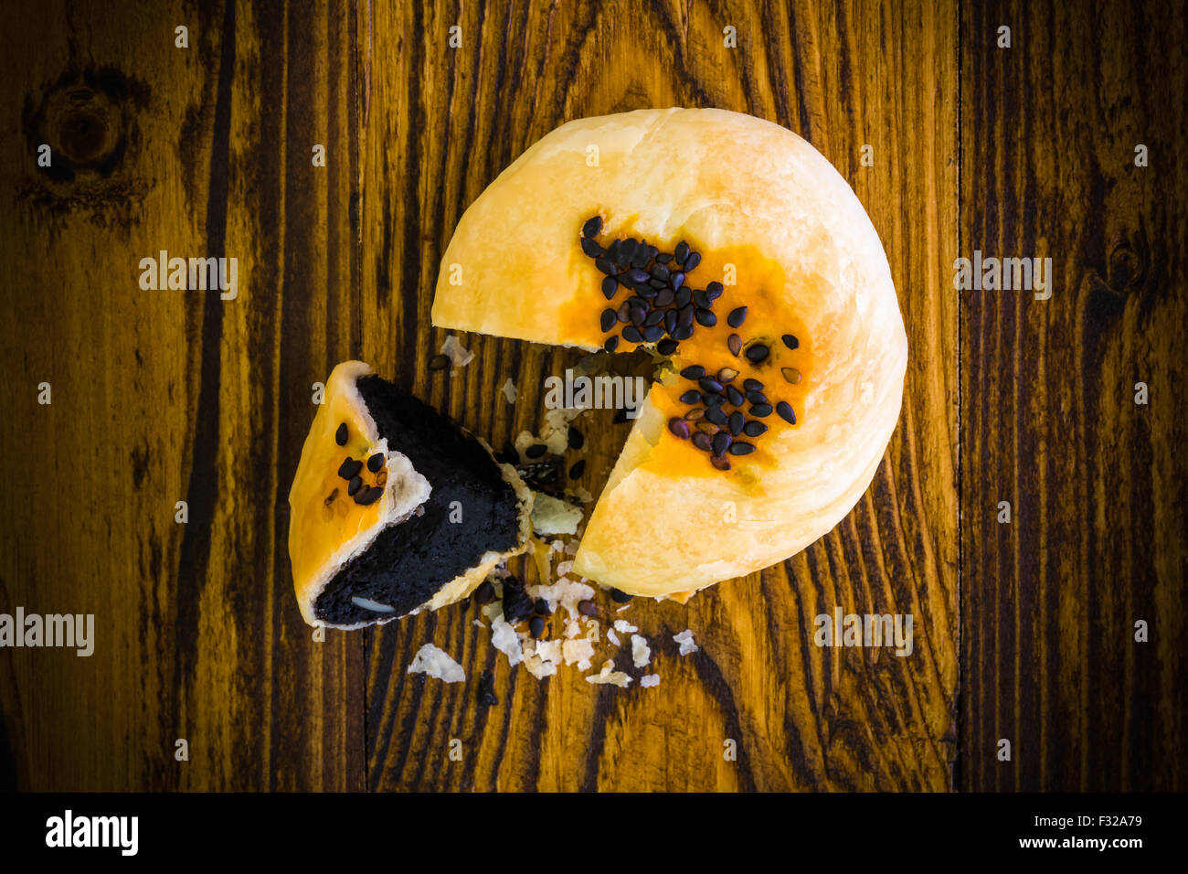 Traditional Chinese cake or snack for tea break Stock Photo - Alamy