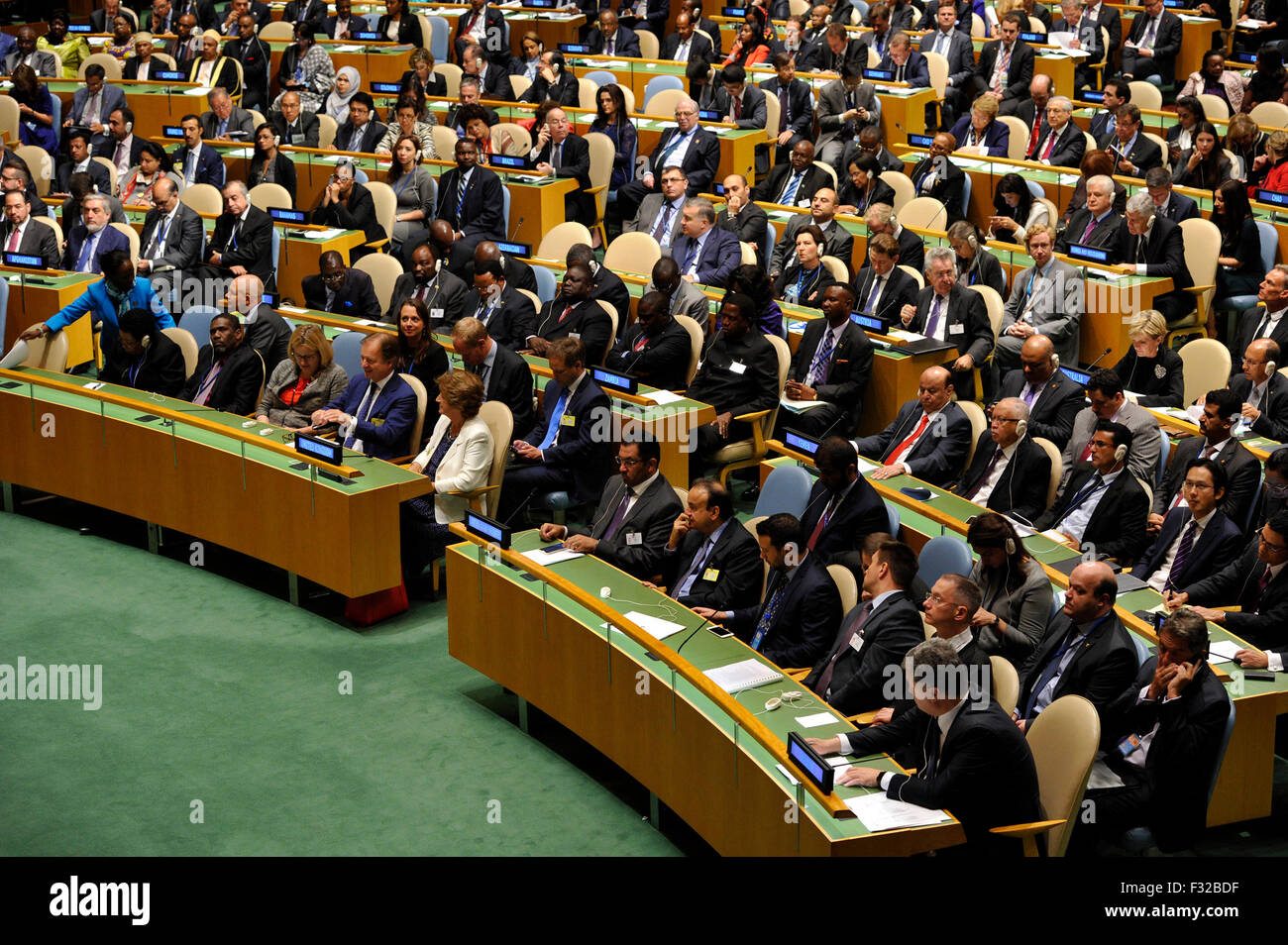 The united nations headquarters in new york hi-res stock photography ...