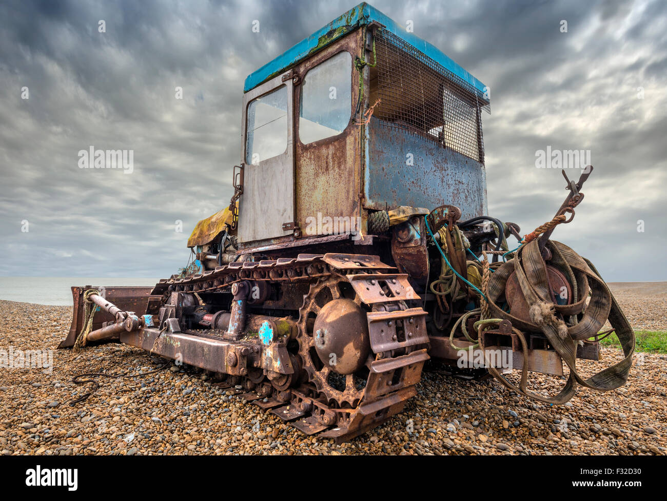 Old bulldozer hi-res stock photography and images - Alamy