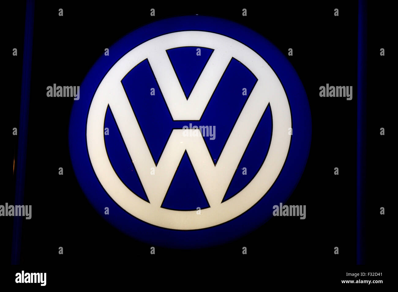 Vw logo sign volkswagen hi-res stock photography and images - Alamy