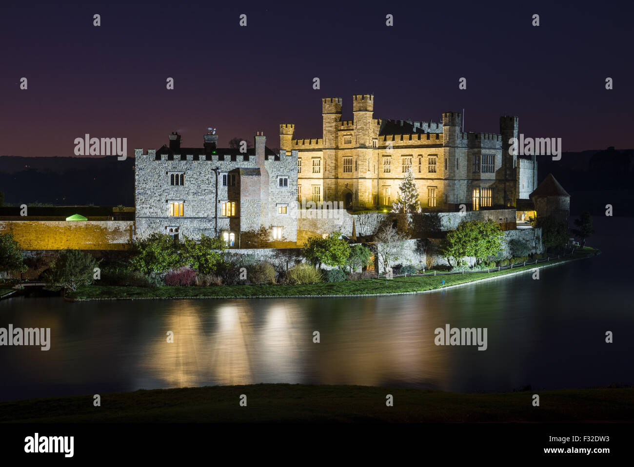 Castle with christmas tree and moat at night, Leeds Castle, River Len ...