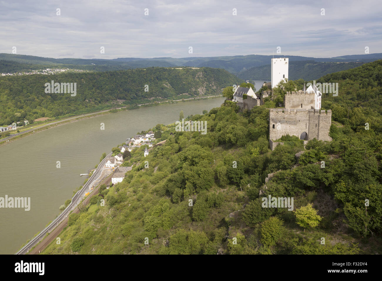 View of medieval castle overlooking river, Sterrenberg Castle, River ...
