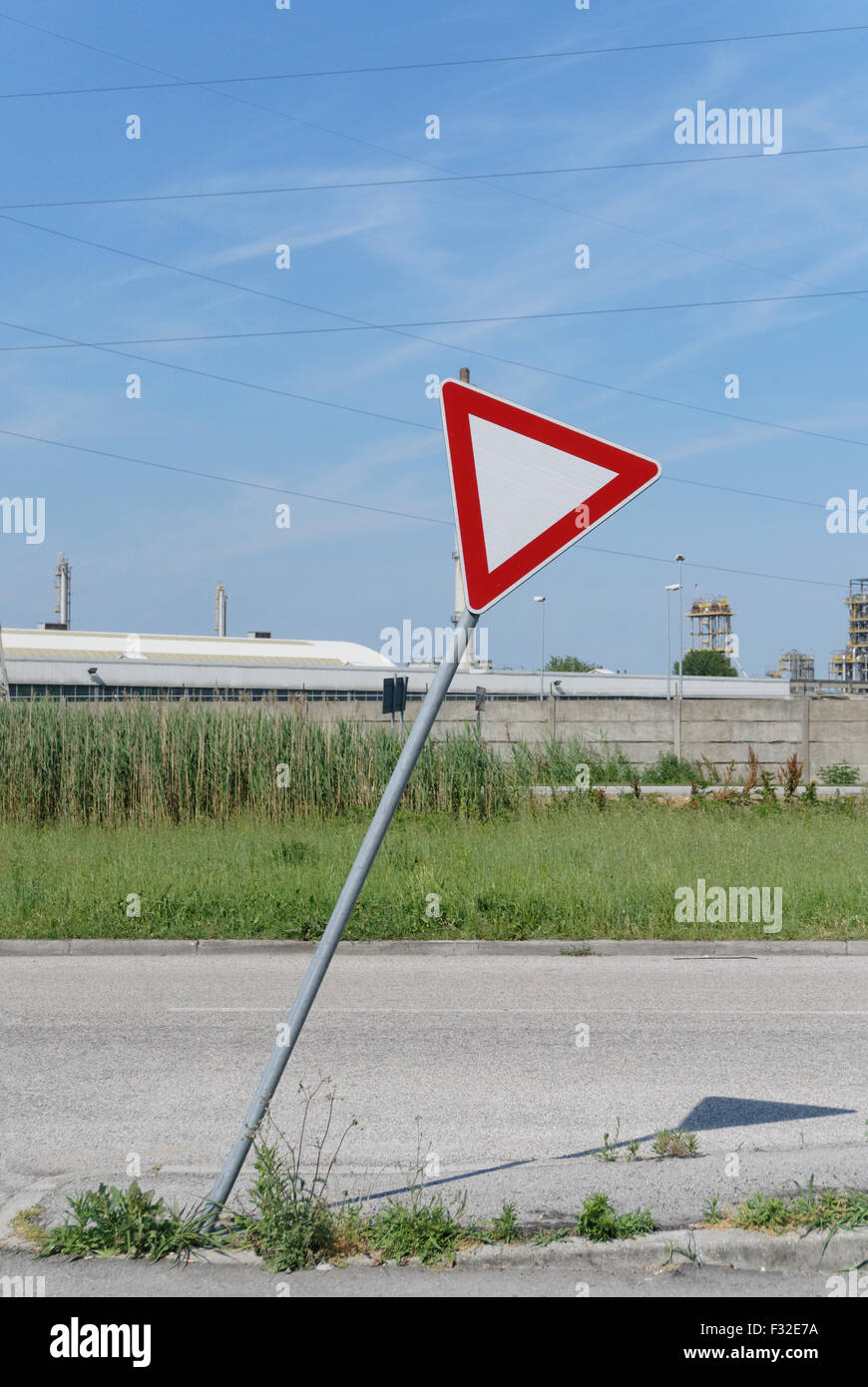 Leaning road sign - Italy Stock Photo - Alamy