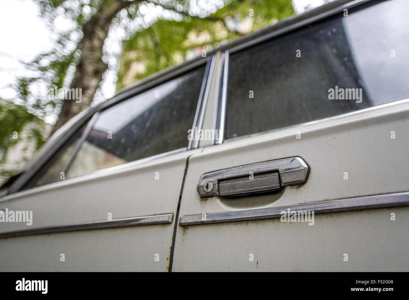 Old dirty car hi-res stock photography and images - Alamy