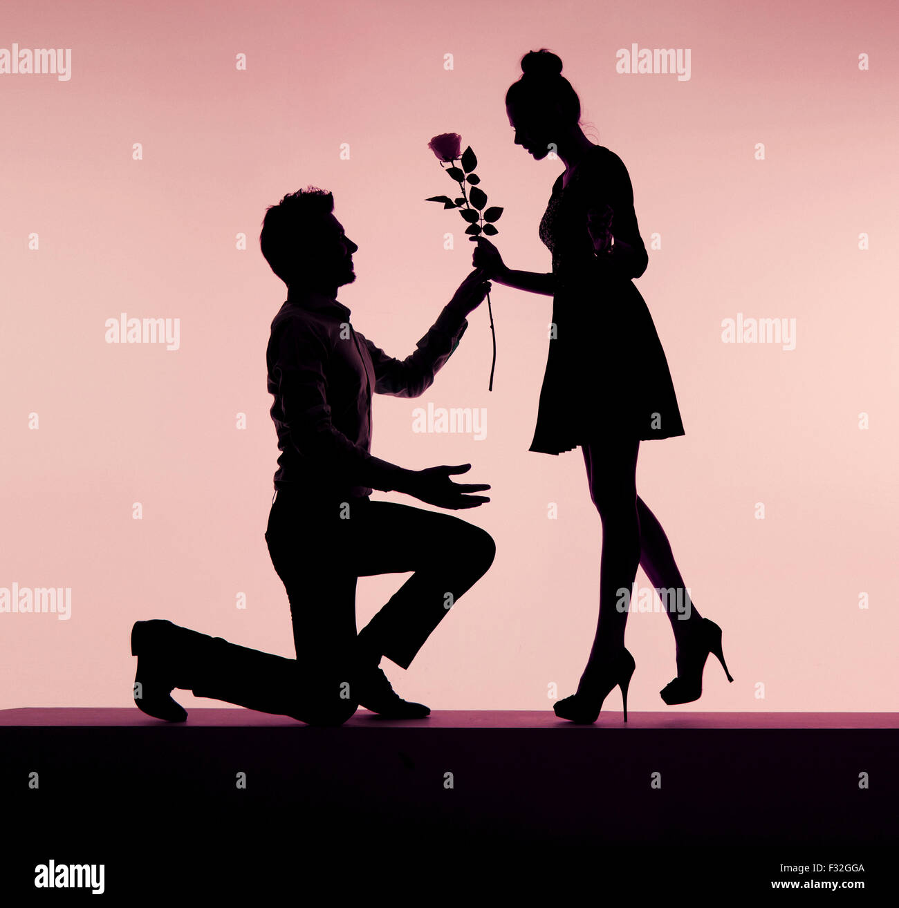 Young man proposing to his pretty girlfriend Stock Photo - Alamy