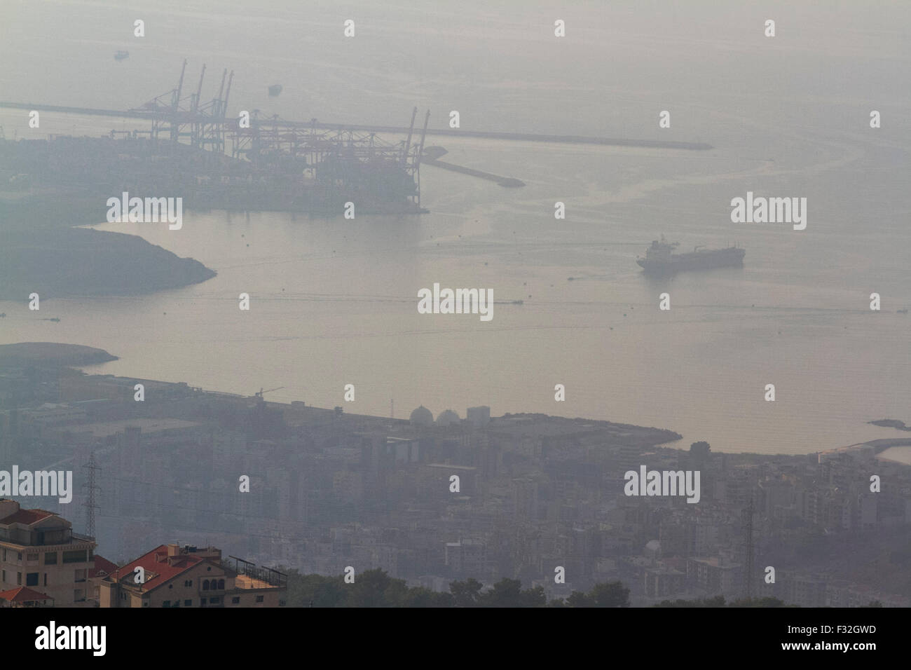 Beirut, Lebanon. 28th September, 2015. Weather: The sun sets over the ...