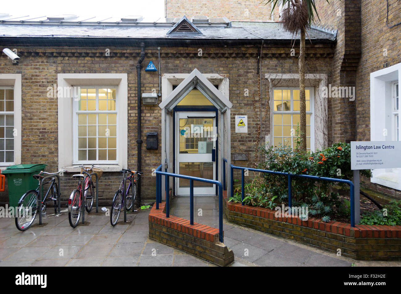 Islington council sign hi-res stock photography and images - Alamy