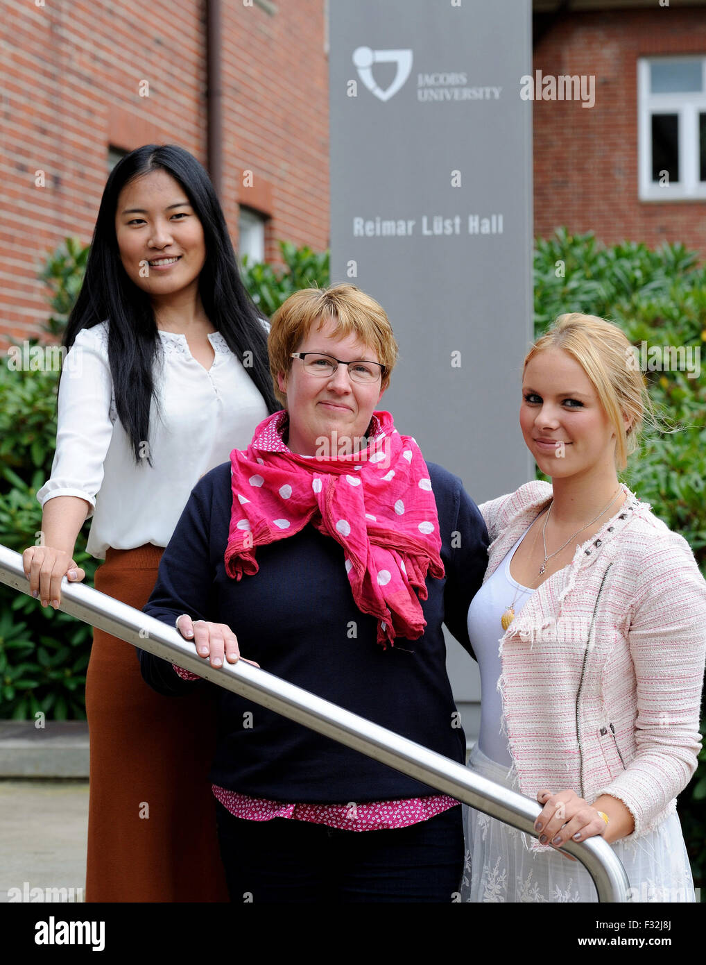 University of hawaii students hi-res stock photography and images - Alamy