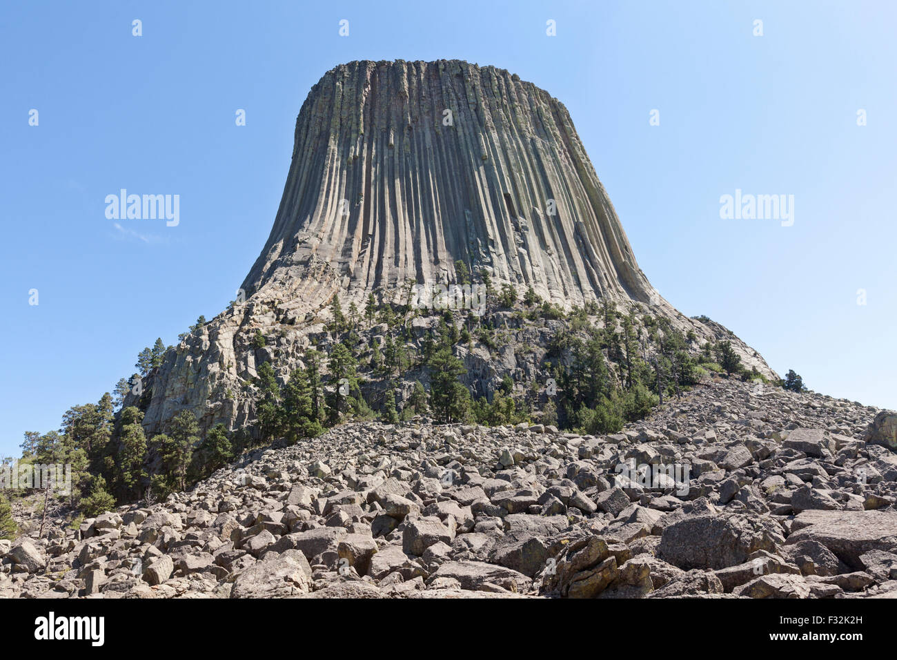 A view of Devils Tower National Monument, Wyoming Stock Photo - Alamy