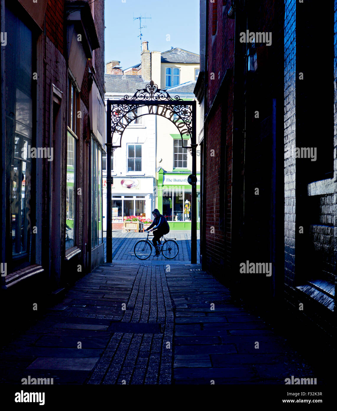 Alleyway Uk High Resolution Stock Photography and Images - Alamy