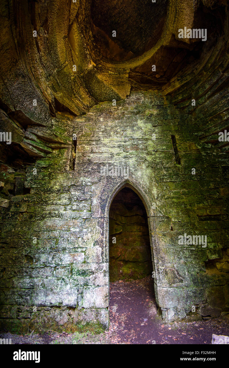 Hartburn glebe grotto interior f32mhh hi-res stock photography and ...