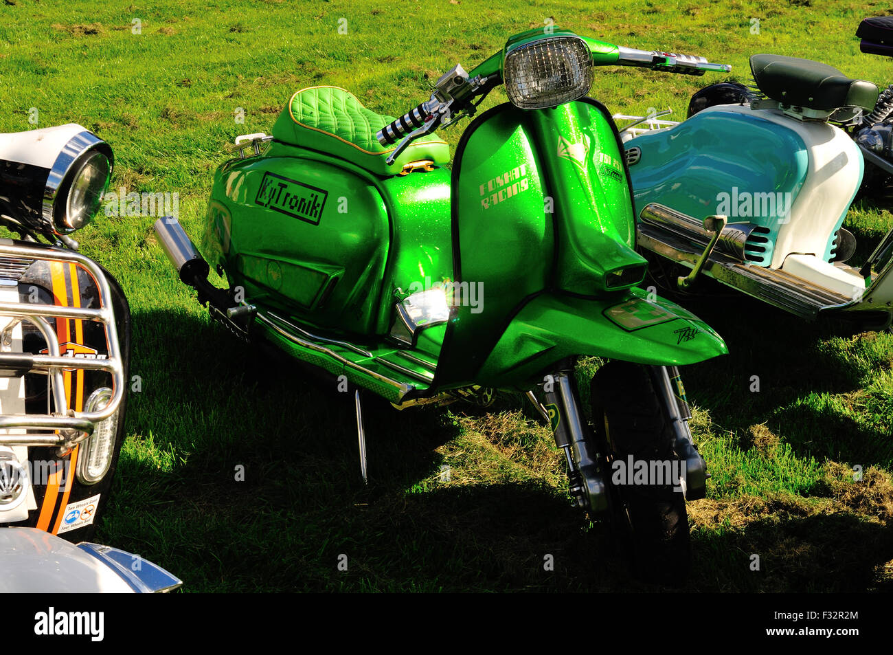 Vespas hi-res stock photography and images - Alamy