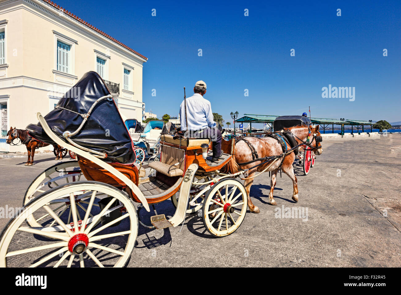 A horse drawn water carriage hi-res stock photography and images - Alamy