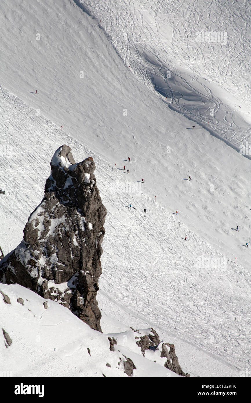 skiers and snowboarders descending The Valfagehrjoch ski piste beneath ...