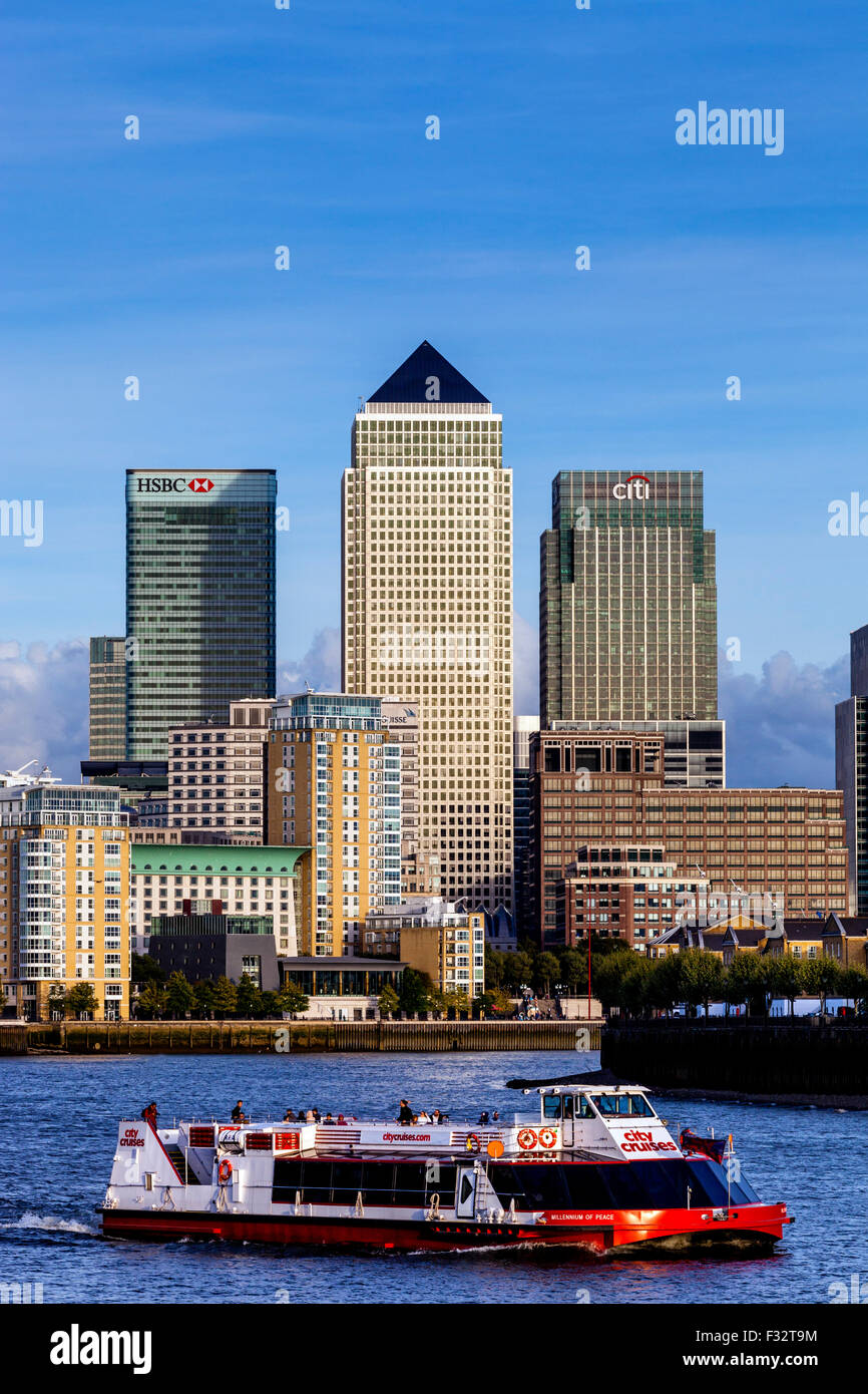The River Thames and Canary Wharf, London, UK Stock Photo - Alamy