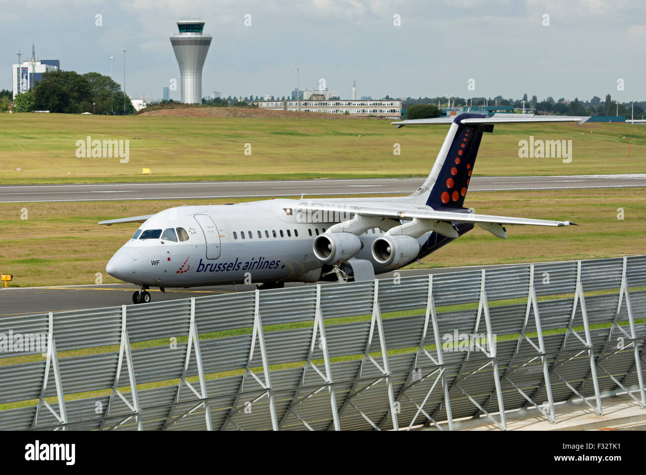 Avro rj100 rj 100 aircraft hi-res stock photography and images - Alamy