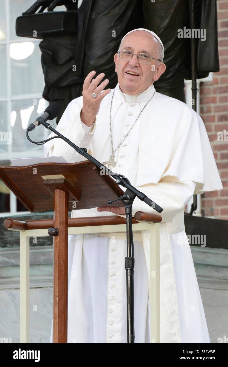 Pope Francis address crowds gathered at Independence Hall September 26 ...