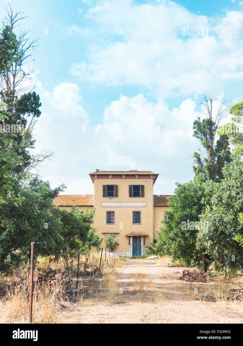 Nightmare building horror building hi-res stock photography and images ...