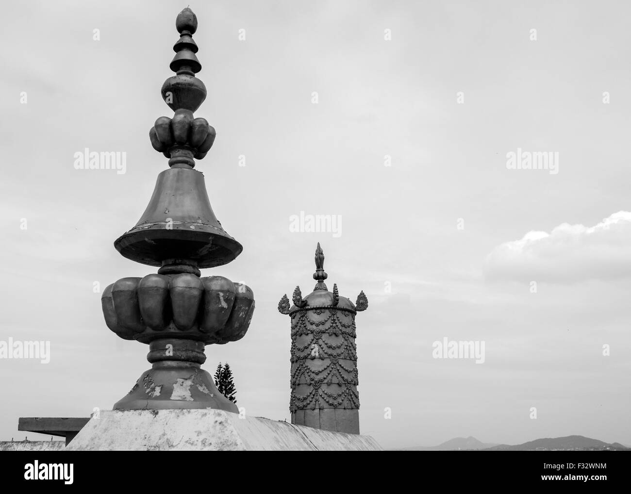 Atop the main Temple. Sera Jey Monastic University Stock Photo - Alamy