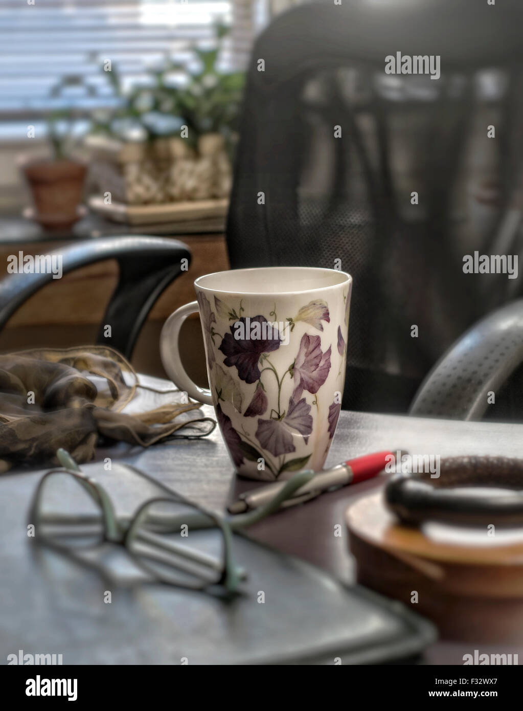 woman's decorative coffee tea mug on office desk Stock Photo - Alamy