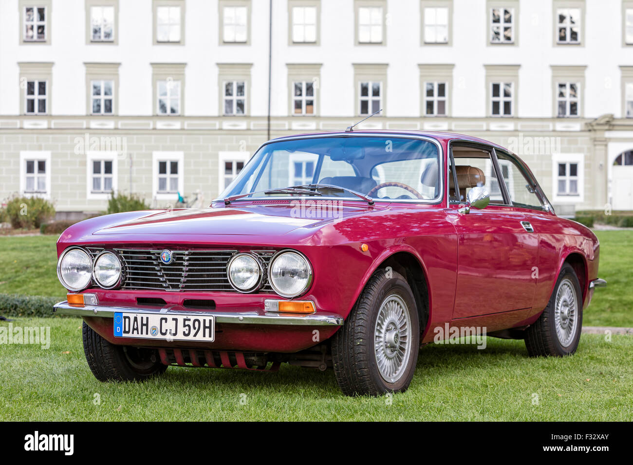 Alfa Romeo vintage car Stock Photo - Alamy