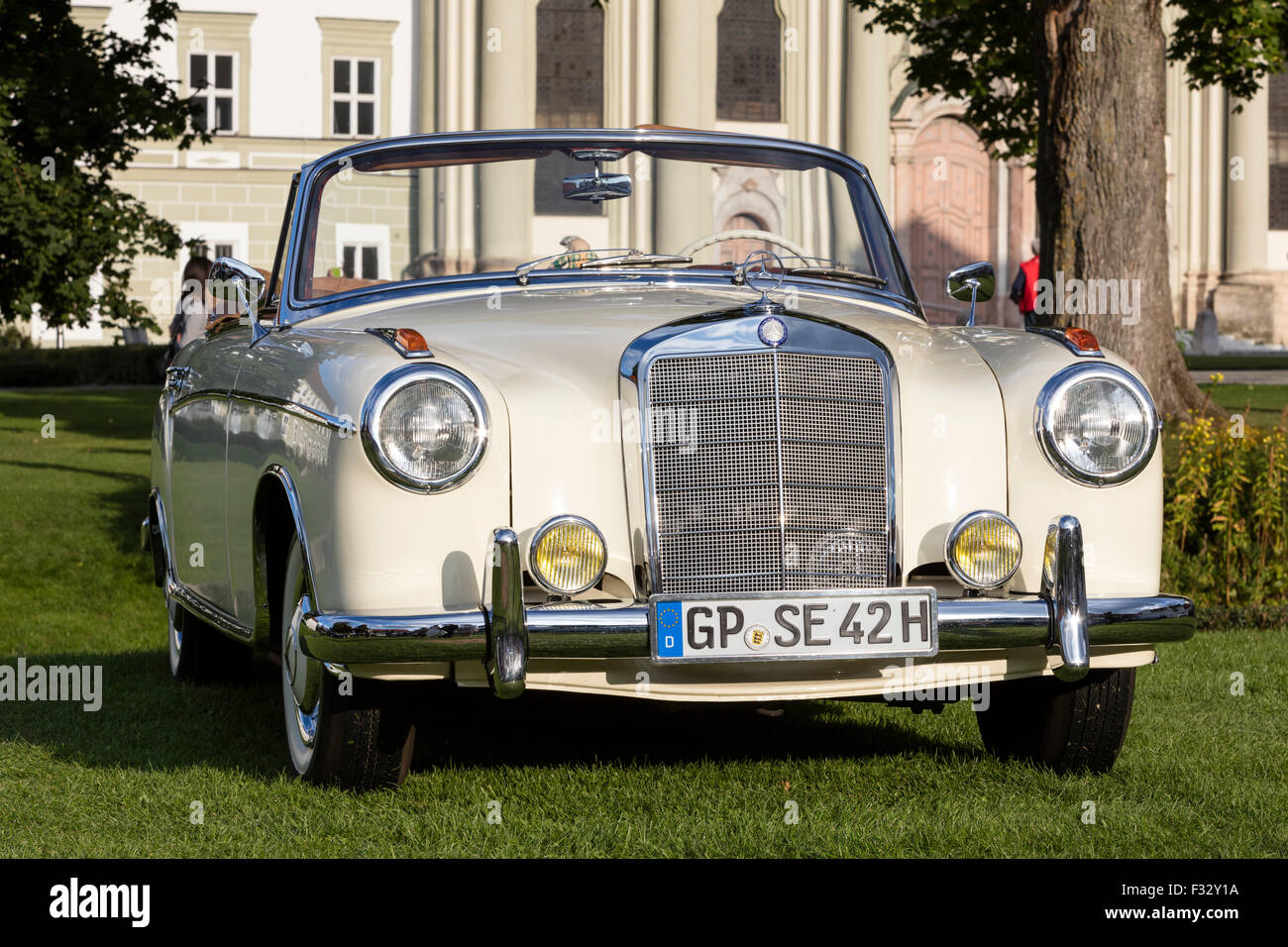 Mercedes-Benz vintage car Stock Photo - Alamy
