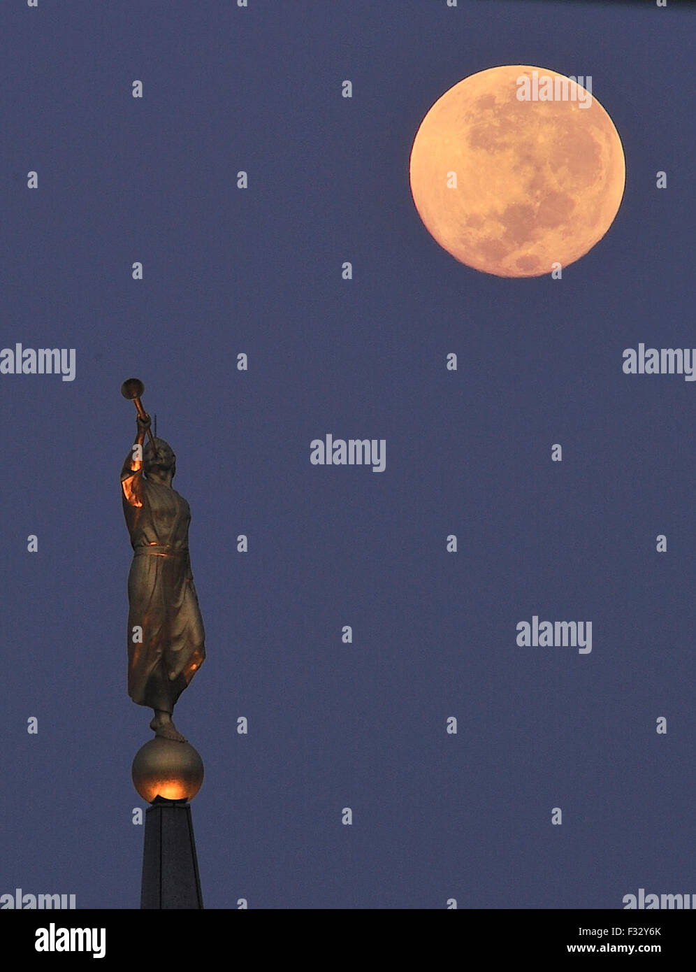 Super Moon Showing Angel Moroni at Mormon Church Gorordo Avenue Lahug ...