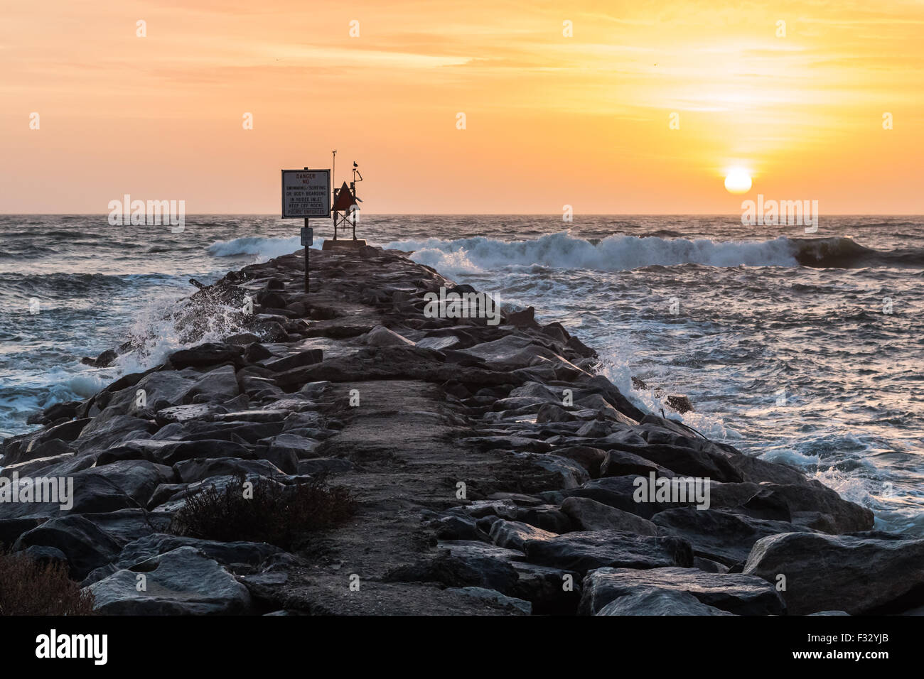 Rudee inlet hi-res stock photography and images - Alamy